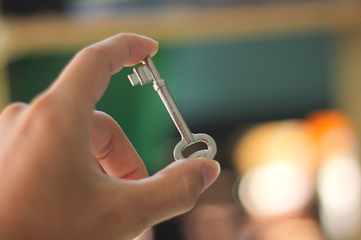 Pros and Cons of Playing An Escape Room With Only Two People - Premier ...